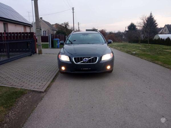 Pelēks Volvo V70 2010 Marijampole, ar dzinēja tilpumu 1.56 L un nobraukumu 264 tūkst. km par 4950 €, foto 6 vietnē AUTOMOTO.COM.LV