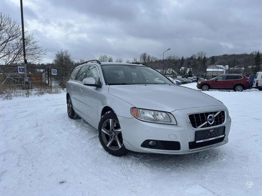 Grey Volvo V70 2010 in Alytus, with an engine capacity of 2.00 L and mileage of 277 thousand km for 4795 €, photo 3 on AUTOMOTO.COM.LV