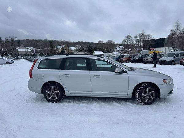 Grey Volvo V70 2010 in Alytus, with an engine capacity of 2.00 L and mileage of 277 thousand km for 4795 €, photo 4 on AUTOMOTO.COM.LV