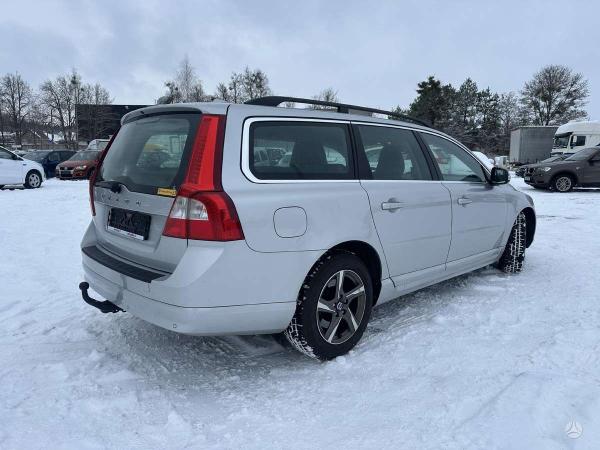 Grey Volvo V70 2010 in Alytus, with an engine capacity of 2.00 L and mileage of 277 thousand km for 4795 €, photo 5 on AUTOMOTO.COM.LV
