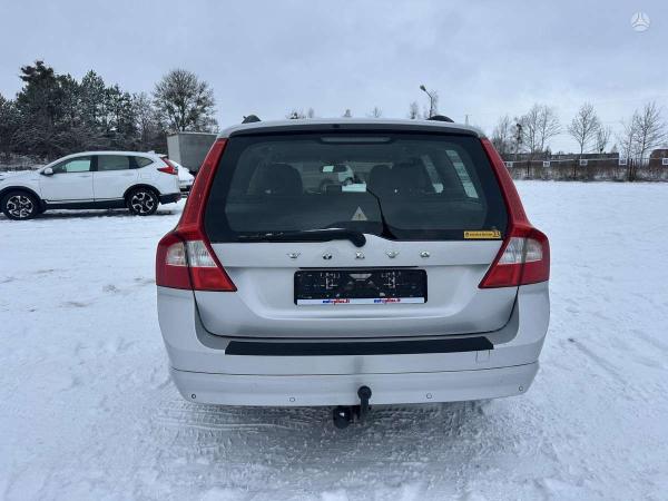 Grey Volvo V70 2010 in Alytus, with an engine capacity of 2.00 L and mileage of 277 thousand km for 4795 €, photo 6 on AUTOMOTO.COM.LV
