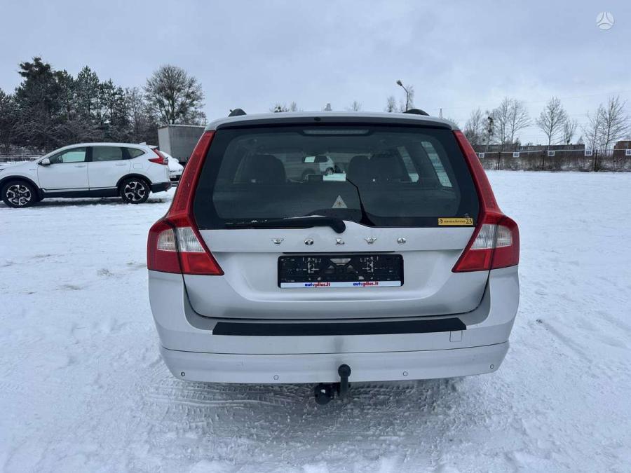 Grey Volvo V70 2010 in Alytus, with an engine capacity of 2.00 L and mileage of 277 thousand km for 4795 €, photo 6 on AUTOMOTO.COM.LV
