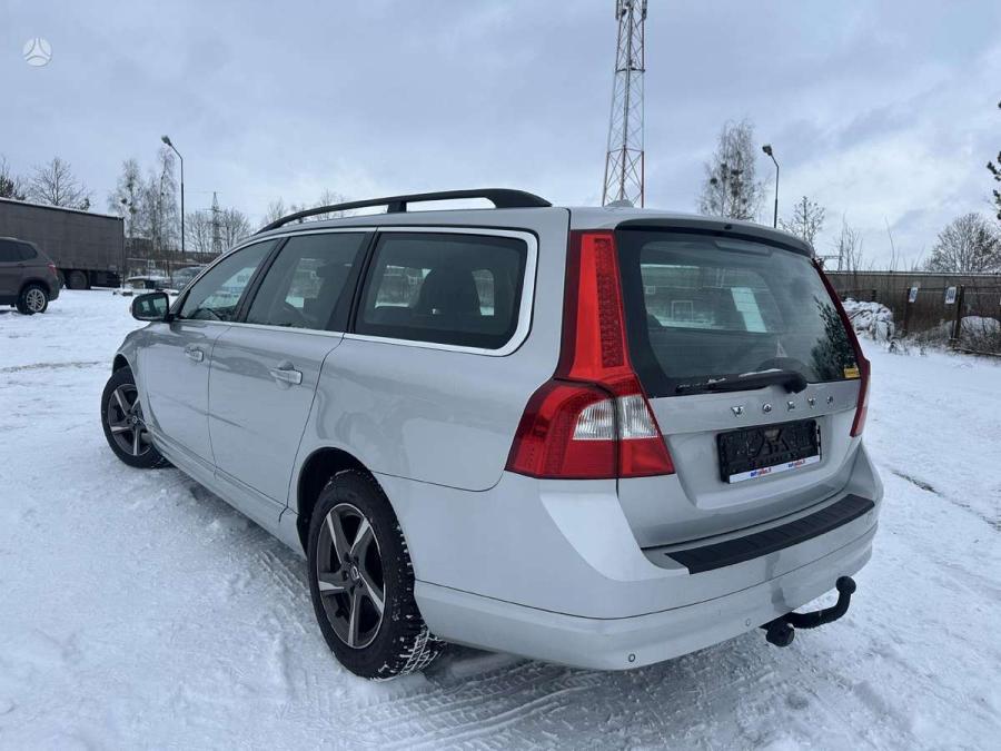 Grey Volvo V70 2010 in Alytus, with an engine capacity of 2.00 L and mileage of 277 thousand km for 4795 €, photo 7 on AUTOMOTO.COM.LV