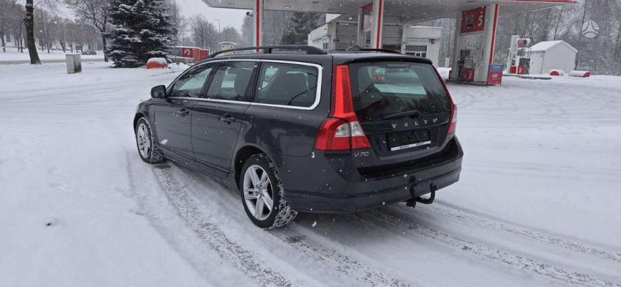 Pelēks Volvo V70 2010 Kauņa, ar dzinēja tilpumu 1.98 L un nobraukumu 340 tūkst. km par 4350 €, foto 2 vietnē AUTOMOTO.COM.LV
