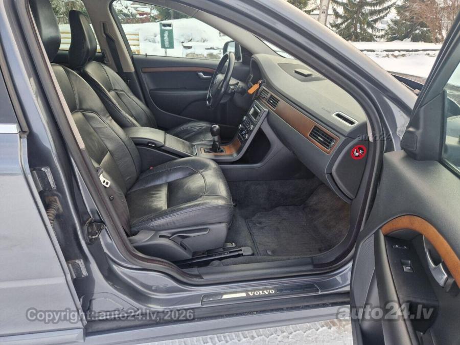 Pelēks Volvo V70 2010 Paide, ar dzinēja tilpumu 2.00 L un nobraukumu 273 tūkst. km par 5650 €, foto 13 vietnē AUTOMOTO.COM.LV