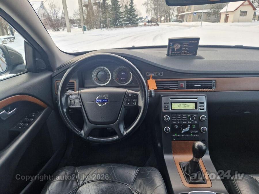 Pelēks Volvo V70 2010 Paide, ar dzinēja tilpumu 2.00 L un nobraukumu 273 tūkst. km par 5650 €, foto 14 vietnē AUTOMOTO.COM.LV