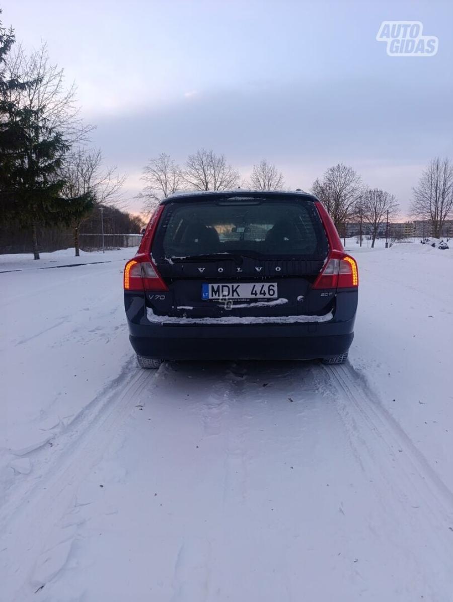 Серый Вольво В70 2010 в Науйойи-Акмяне, объемом двигателя 2.00 л и пробегом 400 тыс. км за 2350 €, фото 2 на AUTOMOTO.COM.LV