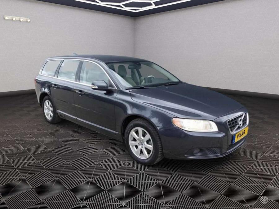 Pelēks Volvo V70 2010 Jonava, ar dzinēja tilpumu 2.00 L un nobraukumu 304 tūkst. km par 3650 €, foto 2 vietnē AUTOMOTO.COM.LV