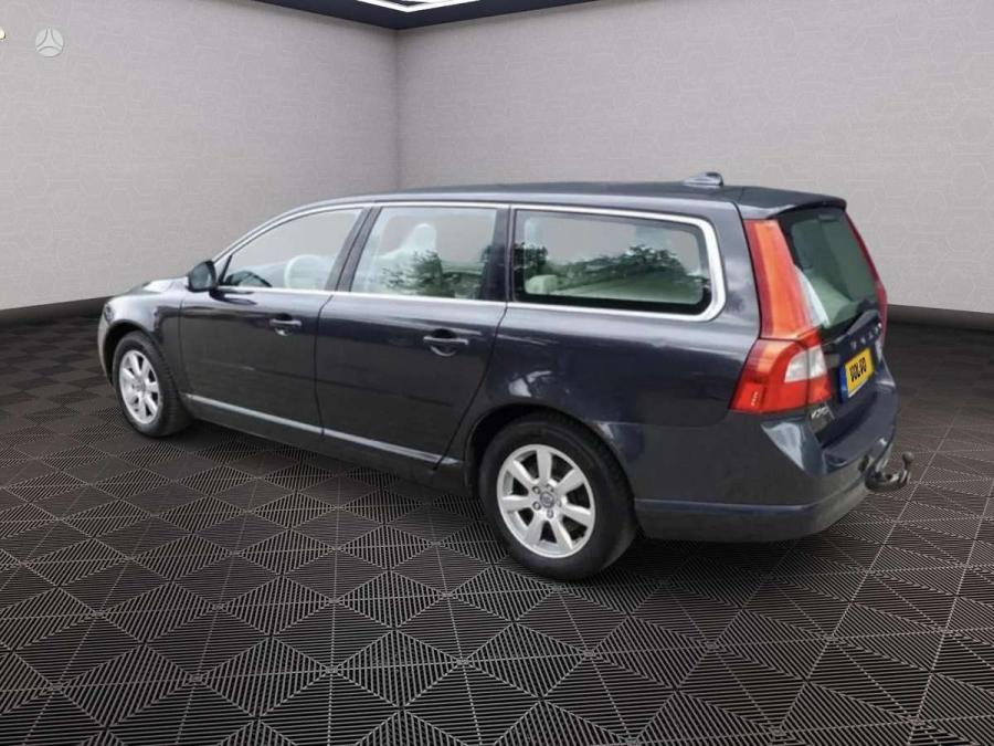 Pelēks Volvo V70 2010 Jonava, ar dzinēja tilpumu 2.00 L un nobraukumu 304 tūkst. km par 3650 €, foto 3 vietnē AUTOMOTO.COM.LV