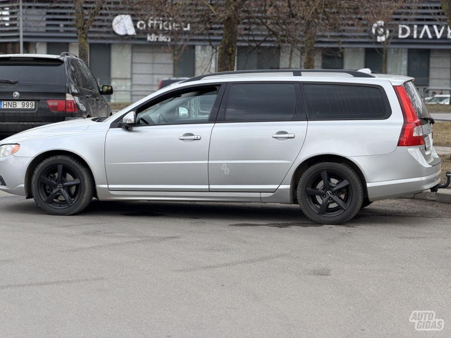 Pelēks Volvo V70 2010 Viļņa, ar dzinēja tilpumu 2.00 L un nobraukumu 306 tūkst. km par 5500 €, foto 4 vietnē AUTOMOTO.COM.LV