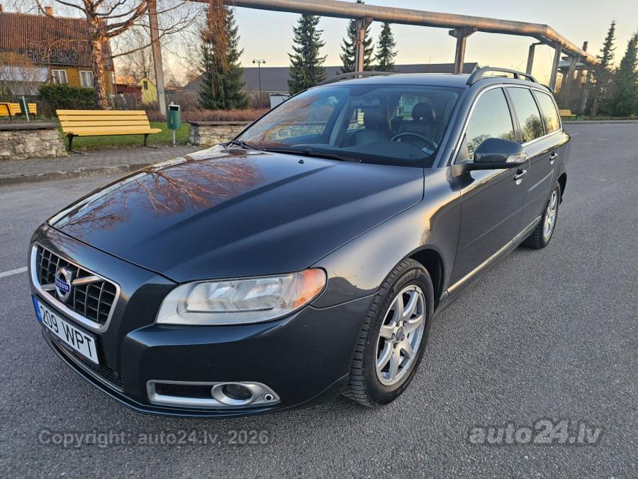 Pelēks Volvo V70 2010 Paide, ar dzinēja tilpumu 2.40 L un nobraukumu 326 tūkst. km par 6350 €, foto 1 vietnē AUTOMOTO.COM.LV
