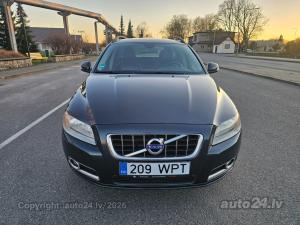 Pelēks Volvo V70 2010 Paide, ar dzinēja tilpumu 2.40 L un nobraukumu 326 tūkst. km par 6350 €, foto 3 vietnē AUTOMOTO.COM.LV