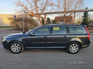 Pelēks Volvo V70 2010 Paide, ar dzinēja tilpumu 2.40 L un nobraukumu 326 tūkst. km par 6350 €, foto 4 vietnē AUTOMOTO.COM.LV