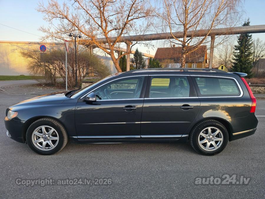 Pelēks Volvo V70 2010 Paide, ar dzinēja tilpumu 2.40 L un nobraukumu 326 tūkst. km par 6350 €, foto 4 vietnē AUTOMOTO.COM.LV