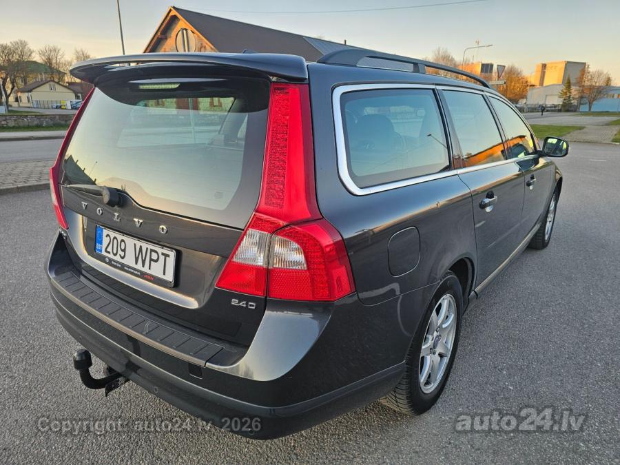 Pelēks Volvo V70 2010 Paide, ar dzinēja tilpumu 2.40 L un nobraukumu 326 tūkst. km par 6350 €, foto 5 vietnē AUTOMOTO.COM.LV