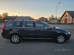 Pelēks Volvo V70 2010 Paide, ar dzinēja tilpumu 2.40 L un nobraukumu 326 tūkst. km par 6350 €, foto 8 vietnē AUTOMOTO.COM.LV