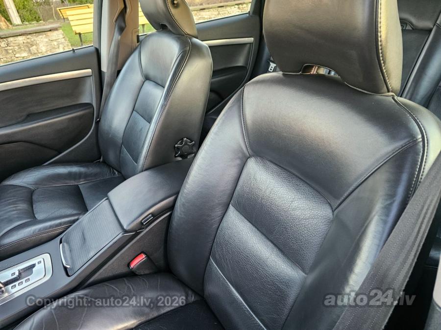 Pelēks Volvo V70 2010 Paide, ar dzinēja tilpumu 2.40 L un nobraukumu 326 tūkst. km par 6350 €, foto 19 vietnē AUTOMOTO.COM.LV