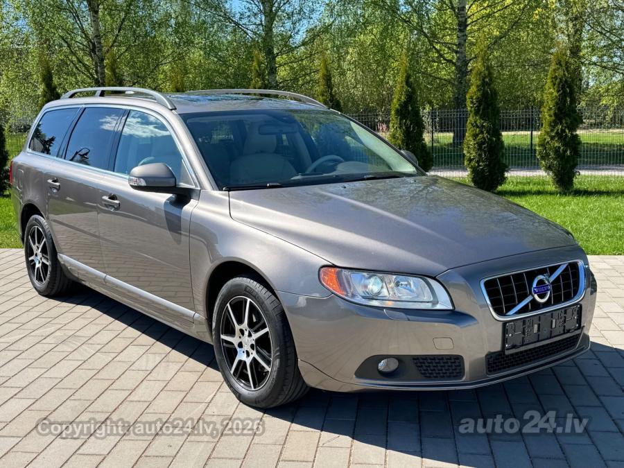 Grey Volvo V70 2010 in Tartu, with an engine capacity of 2.00 L and mileage of 233 thousand km for 6190 €, photo 4 on AUTOMOTO.COM.LV