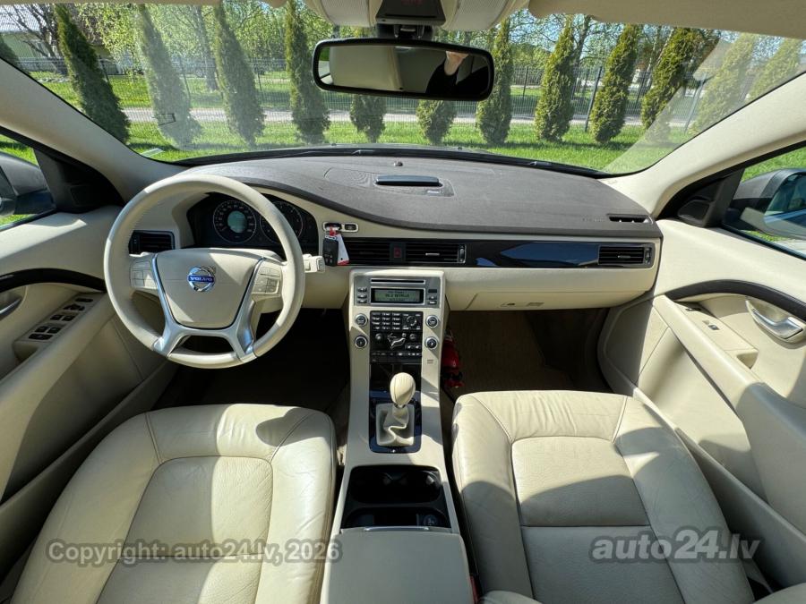 Grey Volvo V70 2010 in Tartu, with an engine capacity of 2.00 L and mileage of 233 thousand km for 6190 €, photo 6 on AUTOMOTO.COM.LV