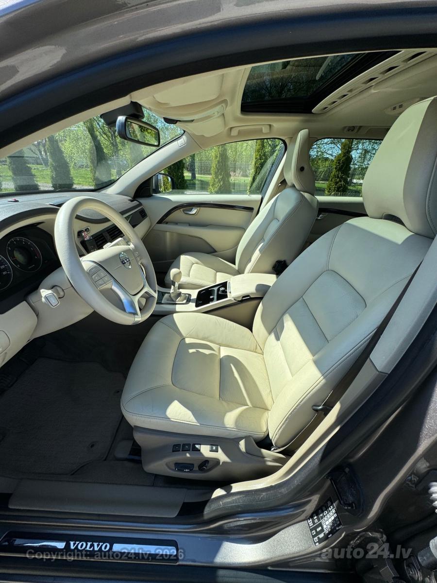 Grey Volvo V70 2010 in Tartu, with an engine capacity of 2.00 L and mileage of 233 thousand km for 6190 €, photo 7 on AUTOMOTO.COM.LV