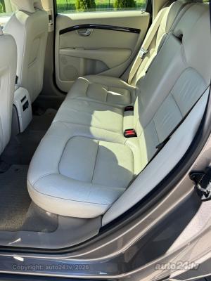 Grey Volvo V70 2010 in Tartu, with an engine capacity of 2.00 L and mileage of 233 thousand km for 6190 €, photo 8 on AUTOMOTO.COM.LV