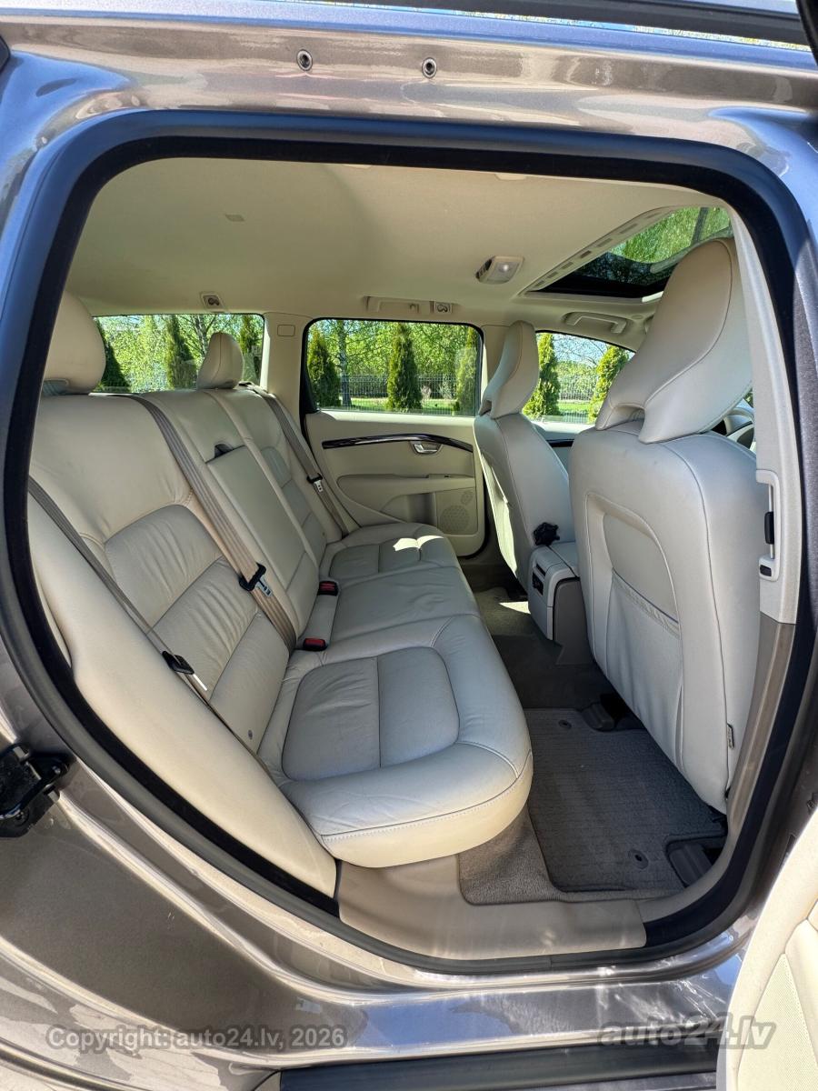 Grey Volvo V70 2010 in Tartu, with an engine capacity of 2.00 L and mileage of 233 thousand km for 6190 €, photo 10 on AUTOMOTO.COM.LV