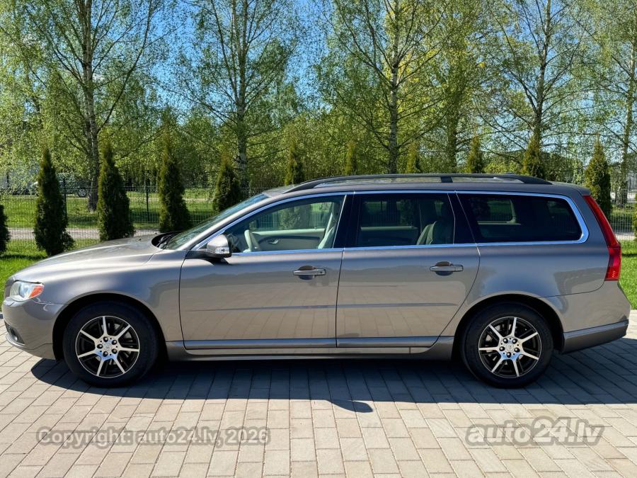 Grey Volvo V70 2010 in Tartu, with an engine capacity of 2.00 L and mileage of 233 thousand km for 6190 €, photo 11 on AUTOMOTO.COM.LV