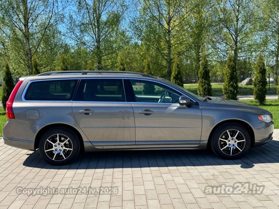 Grey Volvo V70 2010 in Tartu, with an engine capacity of 2.00 L and mileage of 233 thousand km for 6190 €, photo 12 on AUTOMOTO.COM.LV