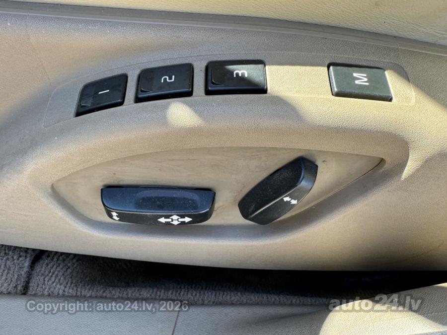 Grey Volvo V70 2010 in Tartu, with an engine capacity of 2.00 L and mileage of 233 thousand km for 6190 €, photo 19 on AUTOMOTO.COM.LV