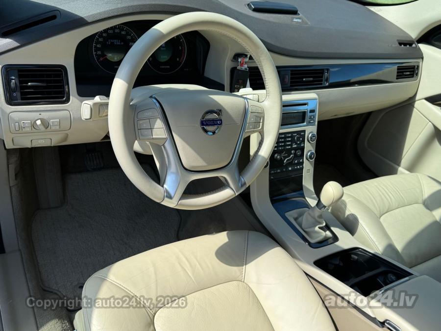 Grey Volvo V70 2010 in Tartu, with an engine capacity of 2.00 L and mileage of 233 thousand km for 6190 €, photo 20 on AUTOMOTO.COM.LV