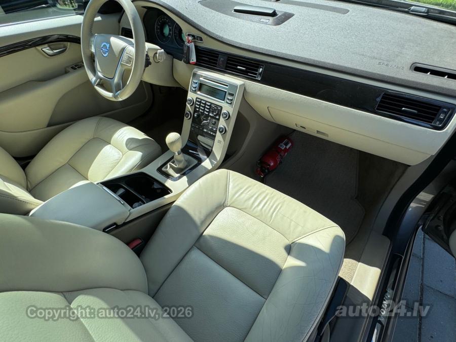 Grey Volvo V70 2010 in Tartu, with an engine capacity of 2.00 L and mileage of 233 thousand km for 6190 €, photo 21 on AUTOMOTO.COM.LV