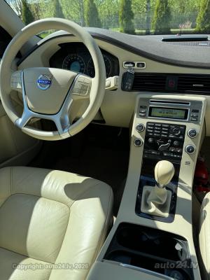 Grey Volvo V70 2010 in Tartu, with an engine capacity of 2.00 L and mileage of 233 thousand km for 6190 €, photo 22 on AUTOMOTO.COM.LV