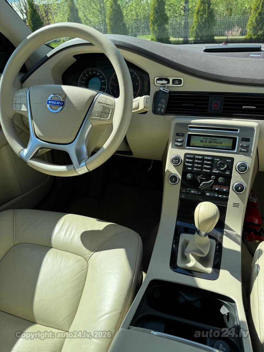 Grey Volvo V70 2010 in Tartu, with an engine capacity of 2.00 L and mileage of 233 thousand km for 6190 €, photo 22 on AUTOMOTO.COM.LV