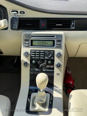Grey Volvo V70 2010 in Tartu, with an engine capacity of 2.00 L and mileage of 233 thousand km for 6190 €, photo 23 on AUTOMOTO.COM.LV