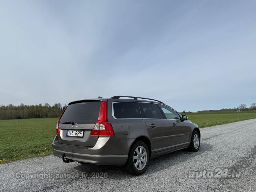 Pelēks Volvo V70 2010 Paide, ar dzinēja tilpumu 2.00 L un nobraukumu 310 tūkst. km par 2690 €, foto 4 vietnē AUTOMOTO.COM.LV