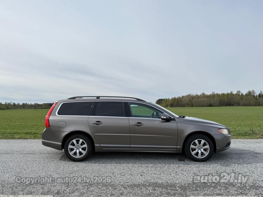 Pelēks Volvo V70 2010 Paide, ar dzinēja tilpumu 2.00 L un nobraukumu 310 tūkst. km par 2690 €, foto 6 vietnē AUTOMOTO.COM.LV