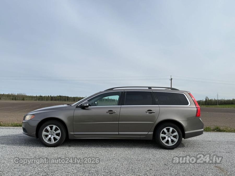 Pelēks Volvo V70 2010 Paide, ar dzinēja tilpumu 2.00 L un nobraukumu 310 tūkst. km par 2690 €, foto 7 vietnē AUTOMOTO.COM.LV
