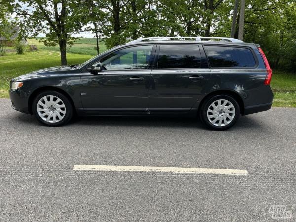 Pelēks Volvo V70 2010 Prienai, ar dzinēja tilpumu 2.40 L un nobraukumu 287 tūkst. km par 4650 €, foto 1 vietnē AUTOMOTO.COM.LV