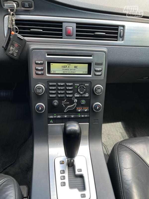 Pelēks Volvo V70 2010 Prienai, ar dzinēja tilpumu 2.40 L un nobraukumu 287 tūkst. km par 4650 €, foto 10 vietnē AUTOMOTO.COM.LV