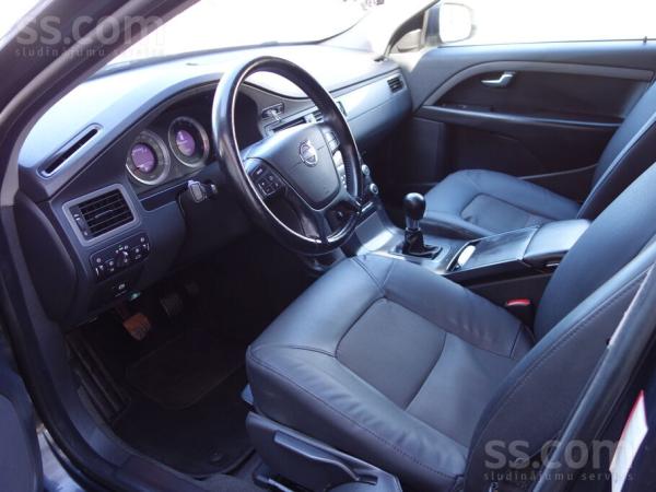 Grey Volvo V70 2010 in Riga, with an engine capacity of 2.40 L and mileage of 297 thousand km for 3650 €, photo 6 on AUTOMOTO.COM.LV