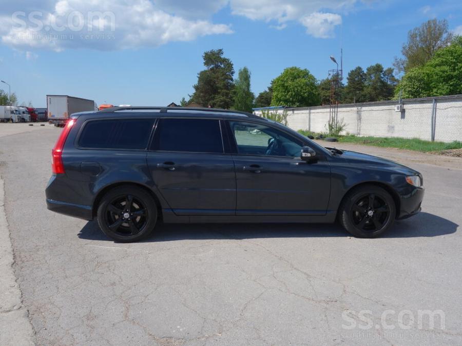 Pelēks Volvo V70 2010 Rīga, ar dzinēja tilpumu 2.40 L un nobraukumu 297 tūkst. km par 3650 €, foto 11 vietnē AUTOMOTO.COM.LV