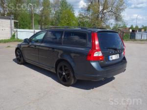 Pelēks Volvo V70 2010 Rīga, ar dzinēja tilpumu 2.40 L un nobraukumu 297 tūkst. km par 3650 €, foto 13 vietnē AUTOMOTO.COM.LV