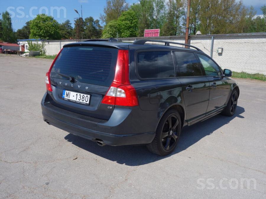 Pelēks Volvo V70 2010 Rīga, ar dzinēja tilpumu 2.40 L un nobraukumu 297 tūkst. km par 3650 €, foto 14 vietnē AUTOMOTO.COM.LV
