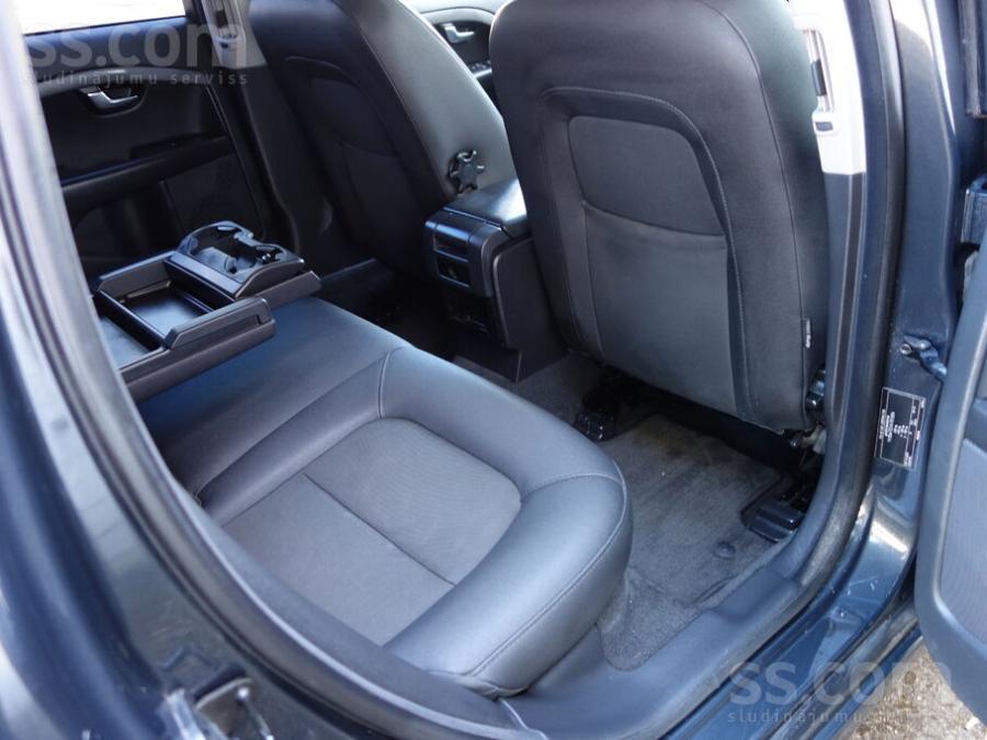 Pelēks Volvo V70 2010 Rīga, ar dzinēja tilpumu 2.40 L un nobraukumu 297 tūkst. km par 3650 €, foto 19 vietnē AUTOMOTO.COM.LV