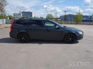 Pelēks Volvo V70 2010 Rīga, ar dzinēja tilpumu 2.40 L un nobraukumu 297 tūkst. km par 3650 €, foto 28 vietnē AUTOMOTO.COM.LV