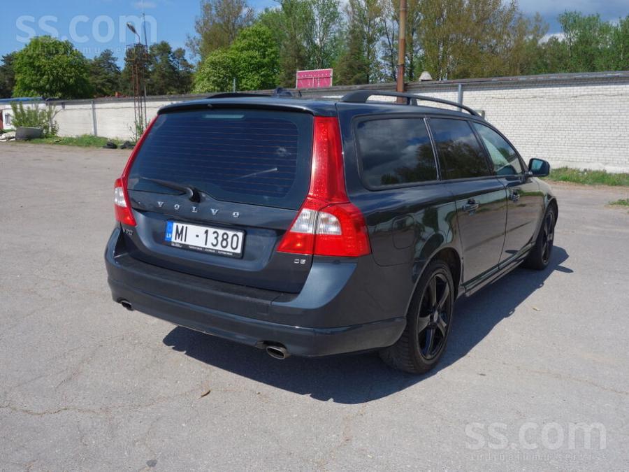 Pelēks Volvo V70 2010 Rīga, ar dzinēja tilpumu 2.40 L un nobraukumu 297 tūkst. km par 3650 €, foto 35 vietnē AUTOMOTO.COM.LV