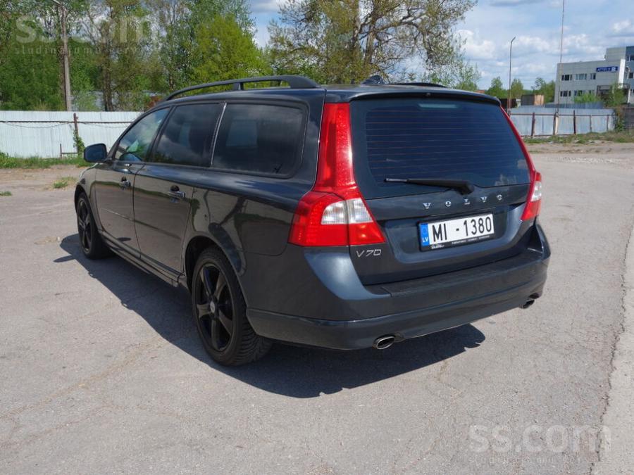 Pelēks Volvo V70 2010 Rīga, ar dzinēja tilpumu 2.40 L un nobraukumu 297 tūkst. km par 3650 €, foto 36 vietnē AUTOMOTO.COM.LV