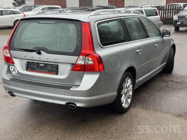 Pelēks Volvo V70 2010 Rīga, ar dzinēja tilpumu 2.40 L un nobraukumu 227 tūkst. km par 6850 €, foto 3 vietnē AUTOMOTO.COM.LV