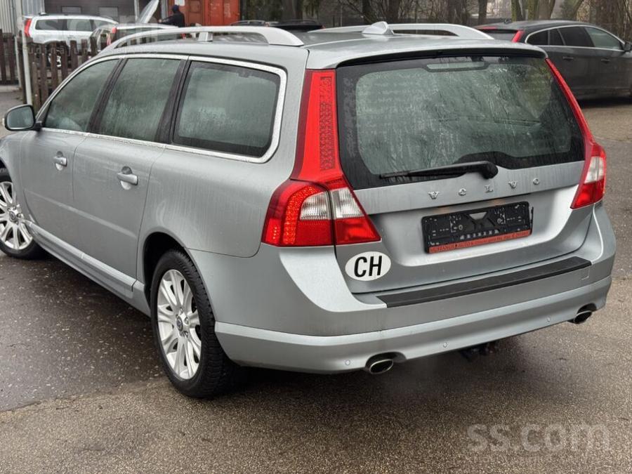 Pelēks Volvo V70 2010 Rīga, ar dzinēja tilpumu 2.40 L un nobraukumu 227 tūkst. km par 6850 €, foto 5 vietnē AUTOMOTO.COM.LV