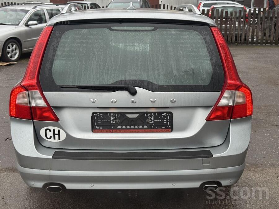 Pelēks Volvo V70 2010 Rīga, ar dzinēja tilpumu 2.40 L un nobraukumu 227 tūkst. km par 6850 €, foto 6 vietnē AUTOMOTO.COM.LV